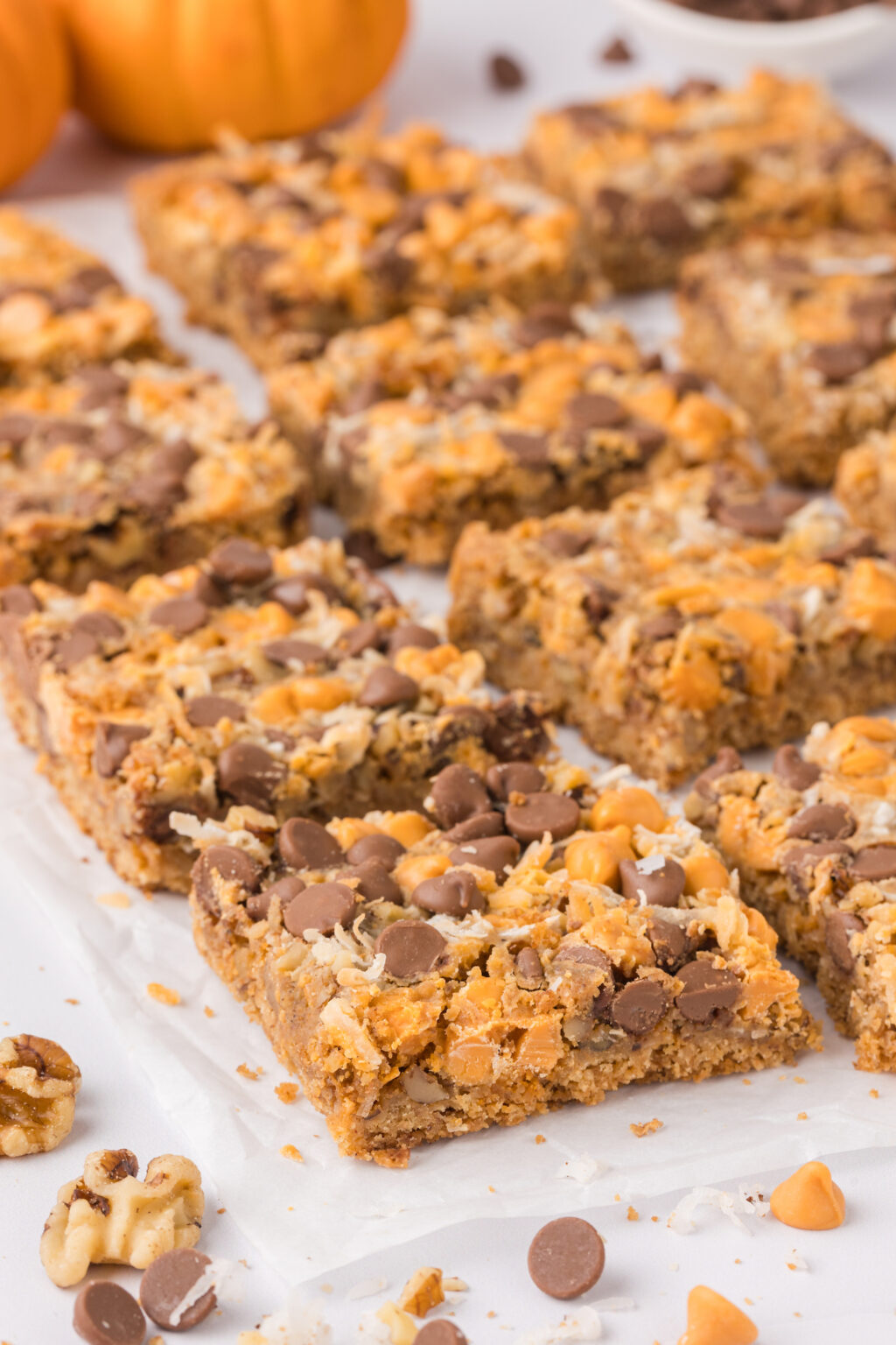 Delicious Pumpkin Spice Magic Cookie Bars Recipe